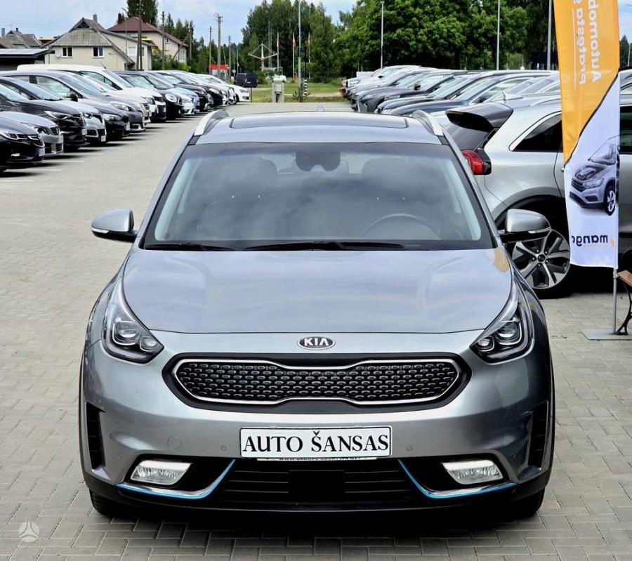 Grey Kia Niro 2019 in Taurage, with an engine capacity of 1.58 L and mileage of 159 thousand km for 15400 €, photo 5 on AUTOMOTO.COM.LV