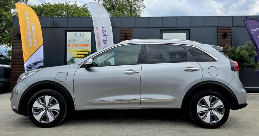 Grey Kia Niro 2019 in Taurage, with an engine capacity of 1.58 L and mileage of 159 thousand km for 15400 €, photo 6 on AUTOMOTO.COM.LV