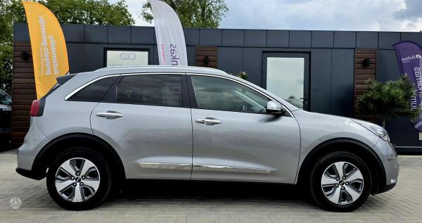Pelēks Kia Niro 2019 Tauragė, ar dzinēja tilpumu 1.58 L un nobraukumu 159 tūkst. km par 15400 €, foto 6 vietnē AUTOMOTO.COM.LV