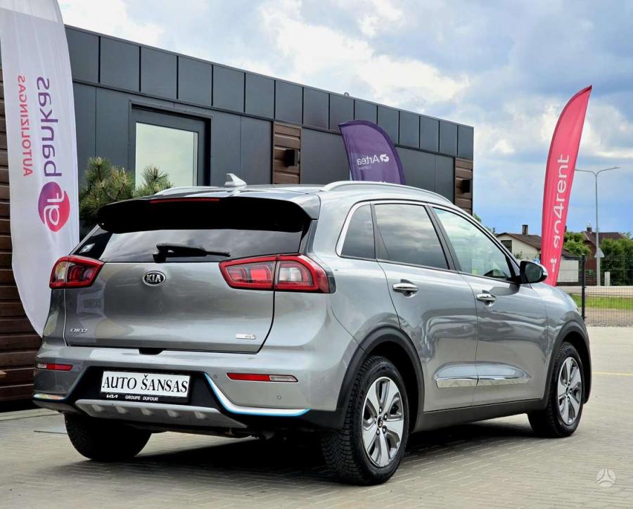 Grey Kia Niro 2019 in Taurage, with an engine capacity of 1.58 L and mileage of 159 thousand km for 15400 €, photo 9 on AUTOMOTO.COM.LV