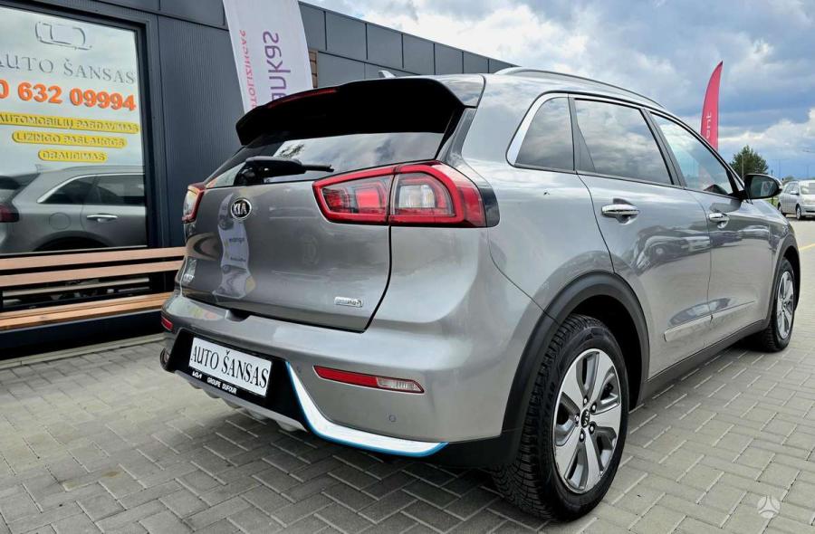Grey Kia Niro 2019 in Taurage, with an engine capacity of 1.58 L and mileage of 159 thousand km for 15400 €, photo 12 on AUTOMOTO.COM.LV