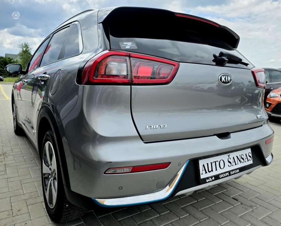 Grey Kia Niro 2019 in Taurage, with an engine capacity of 1.58 L and mileage of 159 thousand km for 15400 €, photo 13 on AUTOMOTO.COM.LV