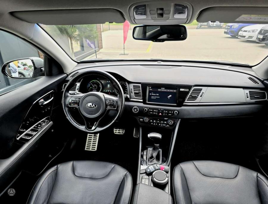 Grey Kia Niro 2019 in Taurage, with an engine capacity of 1.58 L and mileage of 159 thousand km for 15400 €, photo 15 on AUTOMOTO.COM.LV