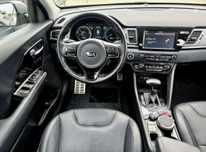 Grey Kia Niro 2019 in Taurage, with an engine capacity of 1.58 L and mileage of 159 thousand km for 15400 €, photo 16 on AUTOMOTO.COM.LV