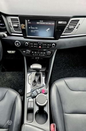 Grey Kia Niro 2019 in Taurage, with an engine capacity of 1.58 L and mileage of 159 thousand km for 15400 €, photo 20 on AUTOMOTO.COM.LV