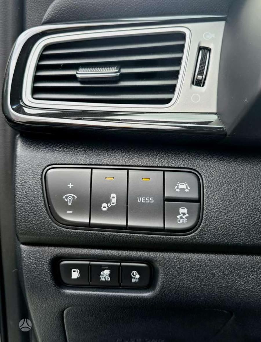 Grey Kia Niro 2019 in Taurage, with an engine capacity of 1.58 L and mileage of 159 thousand km for 15400 €, photo 21 on AUTOMOTO.COM.LV
