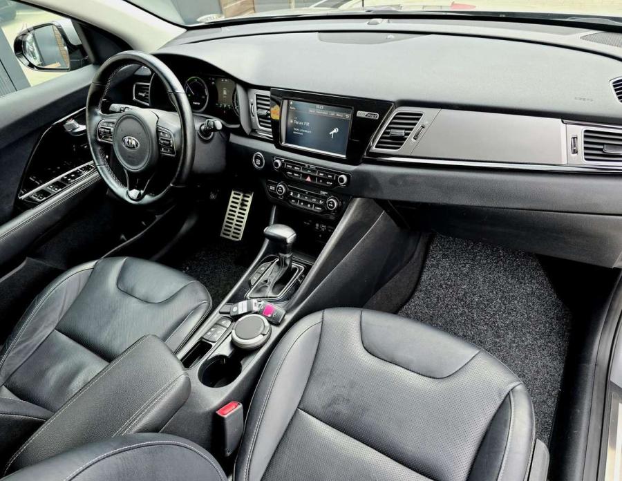 Grey Kia Niro 2019 in Taurage, with an engine capacity of 1.58 L and mileage of 159 thousand km for 15400 €, photo 28 on AUTOMOTO.COM.LV