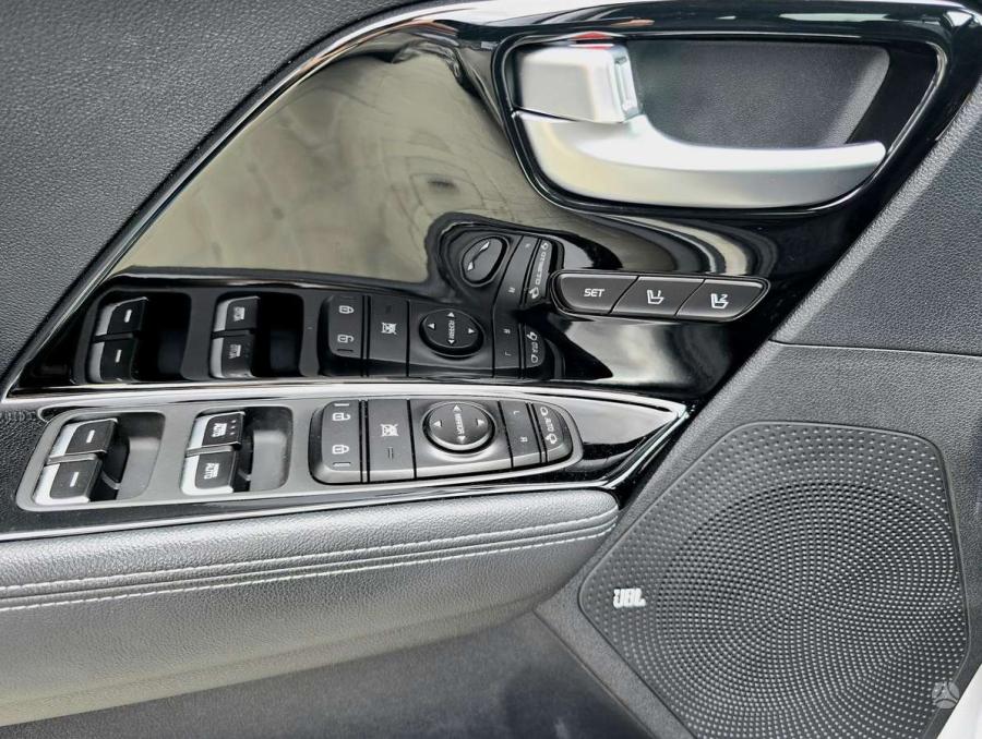 Grey Kia Niro 2019 in Taurage, with an engine capacity of 1.58 L and mileage of 159 thousand km for 15400 €, photo 34 on AUTOMOTO.COM.LV