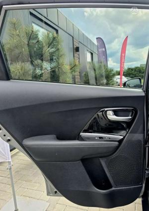 Grey Kia Niro 2019 in Taurage, with an engine capacity of 1.58 L and mileage of 159 thousand km for 15400 €, photo 36 on AUTOMOTO.COM.LV