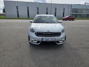Grey Kia Niro 2019 in Siauliai, with an engine capacity of 1.60 L and mileage of 248 thousand km for 15000 €, photo  on AUTOMOTO.COM.LV