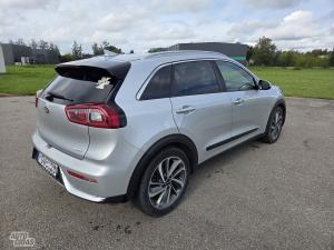 Grey Kia Niro 2019 in Siauliai, with an engine capacity of 1.60 L and mileage of 248 thousand km for 15000 €, photo 3 on AUTOMOTO.COM.LV