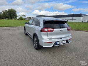 Grey Kia Niro 2019 in Siauliai, with an engine capacity of 1.60 L and mileage of 248 thousand km for 15000 €, photo 4 on AUTOMOTO.COM.LV