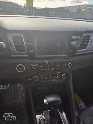 Grey Kia Niro 2019 in Siauliai, with an engine capacity of 1.60 L and mileage of 248 thousand km for 15000 €, photo 8 on AUTOMOTO.COM.LV