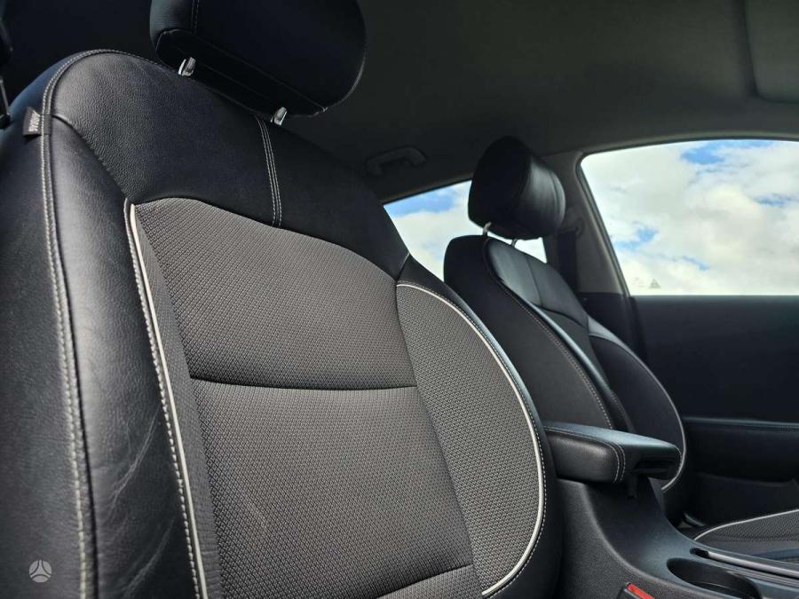 Grey Kia Niro 2019 in Taurage, with an engine capacity of 1.59 L and mileage of 207 thousand km for 9900 €, photo 25 on AUTOMOTO.COM.LV