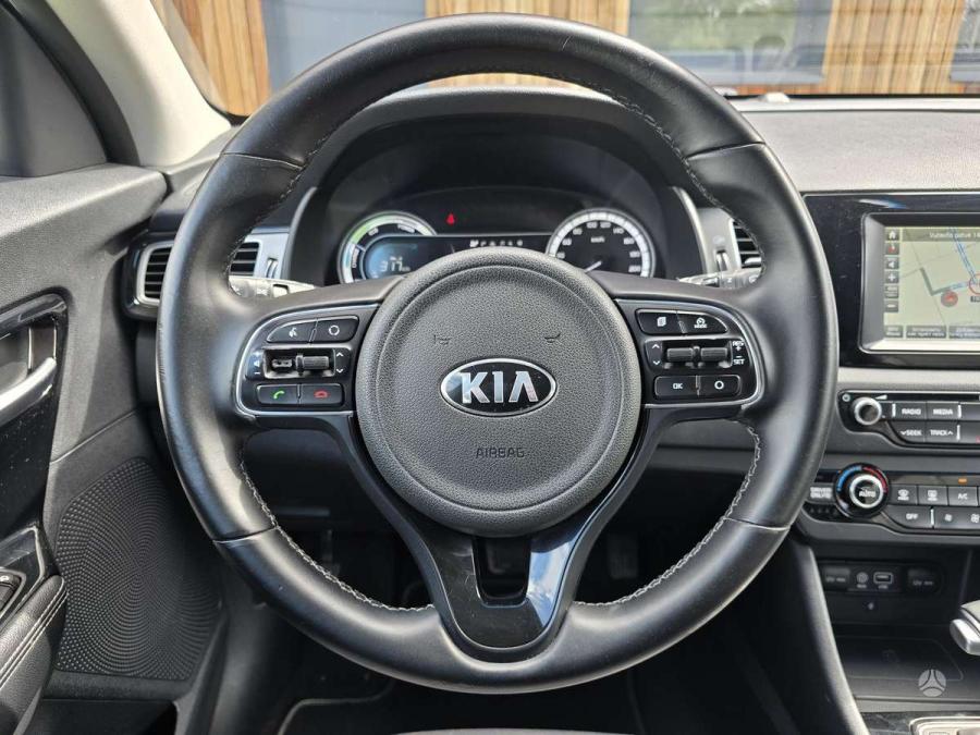 Grey Kia Niro 2019 in Taurage, with an engine capacity of 1.59 L and mileage of 207 thousand km for 9900 €, photo 27 on AUTOMOTO.COM.LV
