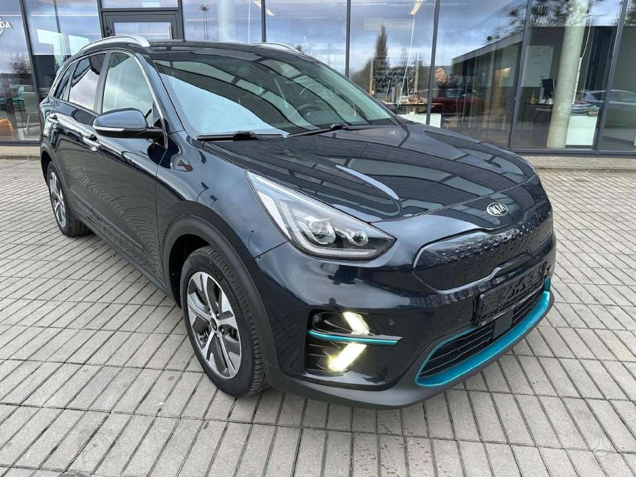 Grey Kia Niro 2020 in Kaunas, with an engine capacity of 0.00 L and mileage of 164 thousand km for 17200 €, photo 3 on AUTOMOTO.COM.LV