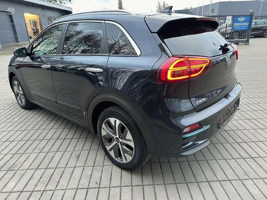 Grey Kia Niro 2020 in Kaunas, with an engine capacity of 0.00 L and mileage of 164 thousand km for 17200 €, photo 5 on AUTOMOTO.COM.LV