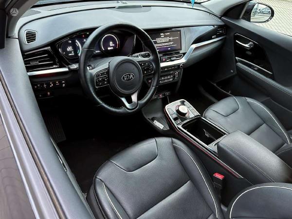 Grey Kia Niro 2020 in Kaunas, with an engine capacity of 0.00 L and mileage of 164 thousand km for 17200 €, photo 8 on AUTOMOTO.COM.LV