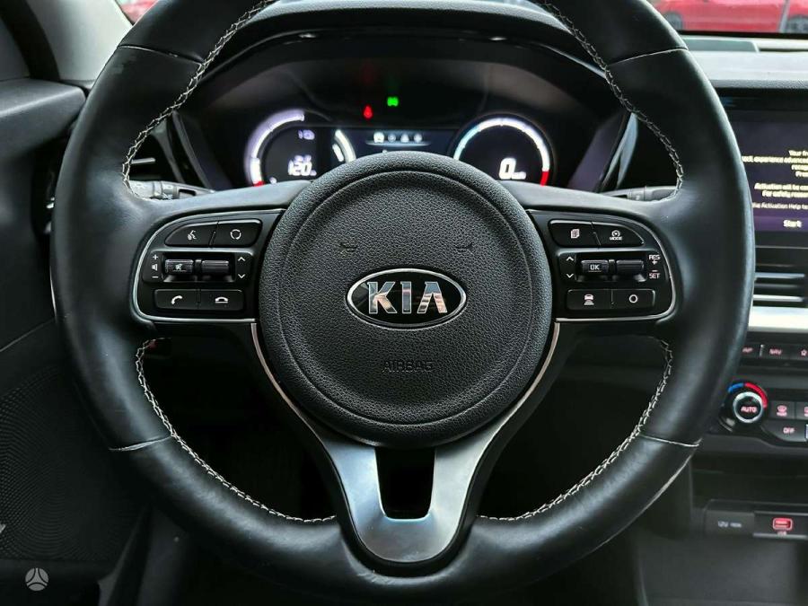 Grey Kia Niro 2020 in Kaunas, with an engine capacity of 0.00 L and mileage of 164 thousand km for 17200 €, photo 9 on AUTOMOTO.COM.LV