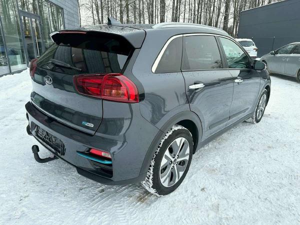 Grey Kia Niro 2020 in Kaunas, with an engine capacity of 0.00 L and mileage of 124 thousand km for 17900 €, photo 4 on AUTOMOTO.COM.LV