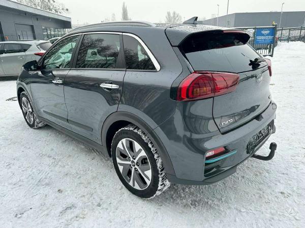 Grey Kia Niro 2020 in Kaunas, with an engine capacity of 0.00 L and mileage of 124 thousand km for 17900 €, photo 5 on AUTOMOTO.COM.LV