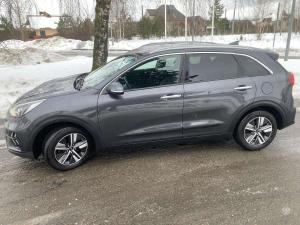 Pelēks Kia Niro 2020 Tauragė, ar dzinēja tilpumu 1.58 L un nobraukumu 100 tūkst. km par 12500 €, foto 4 vietnē AUTOMOTO.COM.LV