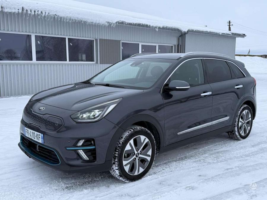 Grey Kia Niro 2020 in Kaunas, with an engine capacity of 0.00 L and mileage of 112 thousand km for 12900 €, photo 1 on AUTOMOTO.COM.LV