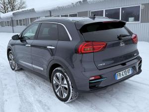 Grey Kia Niro 2020 in Kaunas, with an engine capacity of 0.00 L and mileage of 112 thousand km for 12900 €, photo 3 on AUTOMOTO.COM.LV