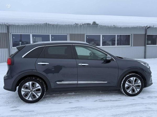 Pelēks Kia Niro 2020 Kauņa, ar dzinēja tilpumu 0.00 L un nobraukumu 112 tūkst. km par 12900 €, foto 4 vietnē AUTOMOTO.COM.LV
