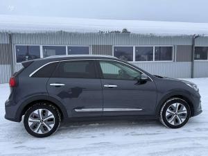Grey Kia Niro 2020 in Kaunas, with an engine capacity of 0.00 L and mileage of 112 thousand km for 12900 €, photo 4 on AUTOMOTO.COM.LV