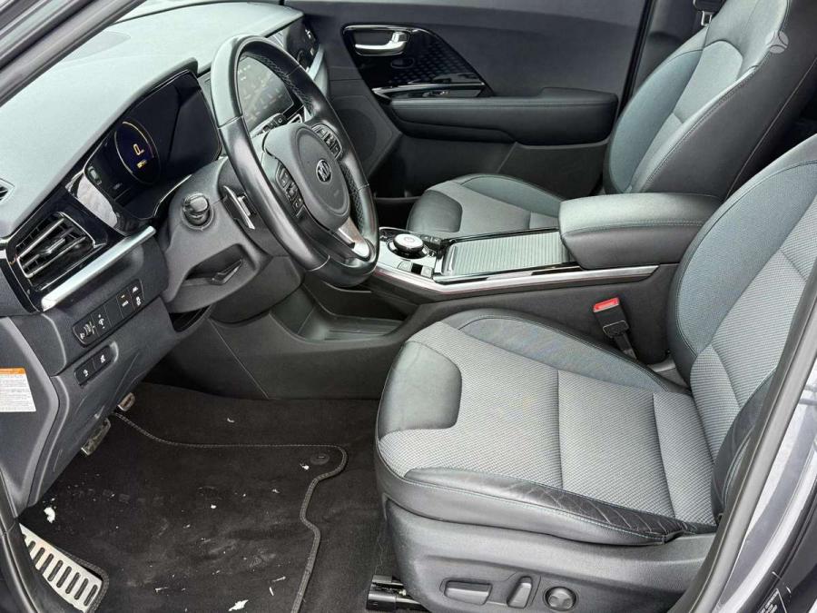 Grey Kia Niro 2020 in Kaunas, with an engine capacity of 0.00 L and mileage of 112 thousand km for 12900 €, photo 11 on AUTOMOTO.COM.LV