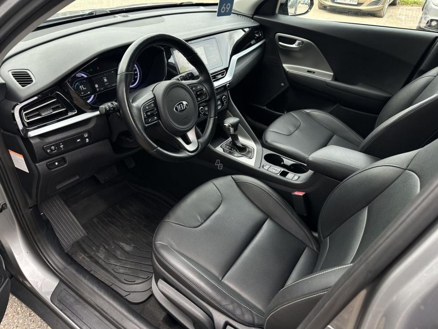 Grey Kia Niro 2020 in Kaunas, with an engine capacity of 1.60 L and mileage of 141 thousand km for 16271 €, photo 10 on AUTOMOTO.COM.LV