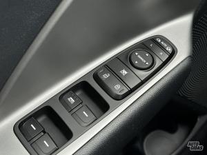 Grey Kia Niro 2020 in Kaunas, with an engine capacity of 1.60 L and mileage of 141 thousand km for 16271 €, photo 22 on AUTOMOTO.COM.LV