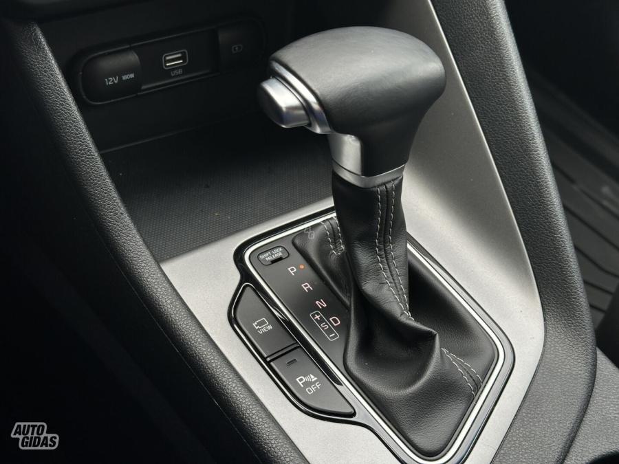 Grey Kia Niro 2020 in Kaunas, with an engine capacity of 1.60 L and mileage of 141 thousand km for 16271 €, photo 27 on AUTOMOTO.COM.LV