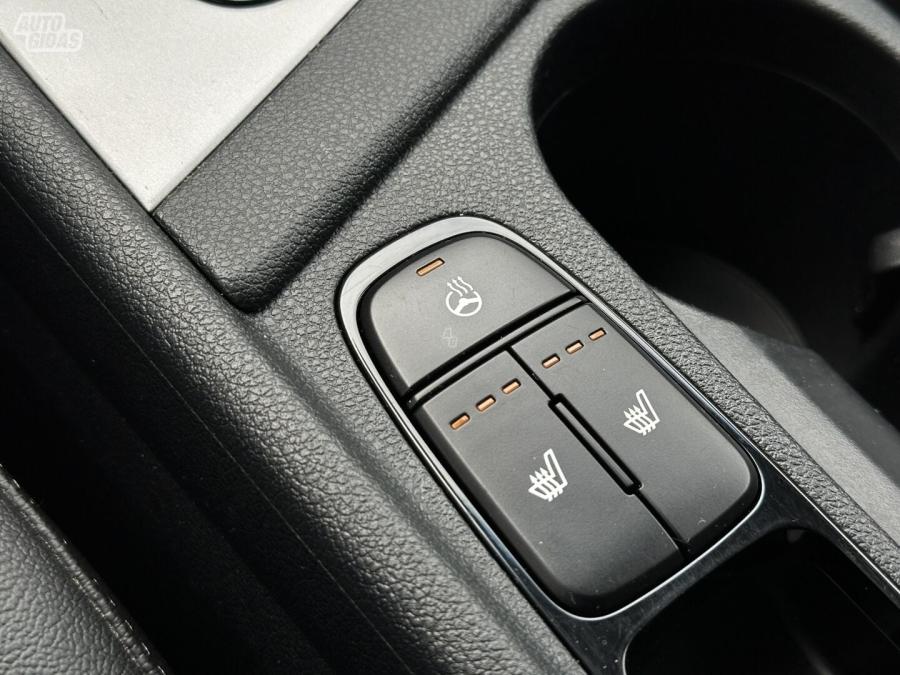 Grey Kia Niro 2020 in Kaunas, with an engine capacity of 1.60 L and mileage of 141 thousand km for 16271 €, photo 28 on AUTOMOTO.COM.LV