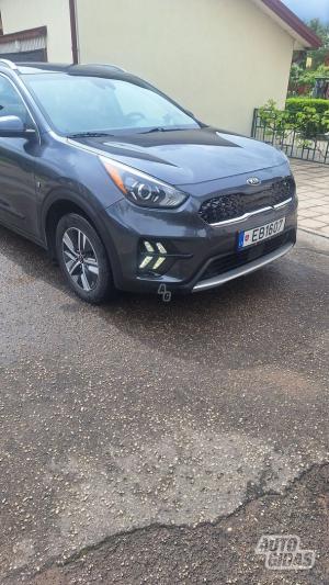 Grey Kia Niro 2020 in Siauliai, with an engine capacity of 1.60 L and mileage of 73 thousand km for 19200 €, photo  on AUTOMOTO.COM.LV