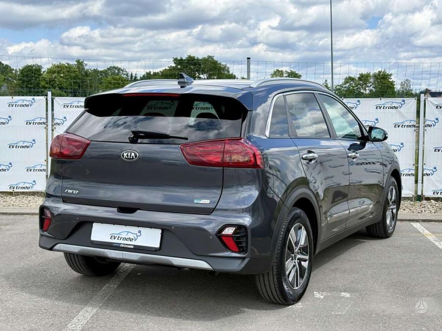 Pelēks Kia Niro 2020 Viļņa, ar dzinēja tilpumu 1.58 L un nobraukumu 134 tūkst. km par 18000 €, foto 3 vietnē AUTOMOTO.COM.LV