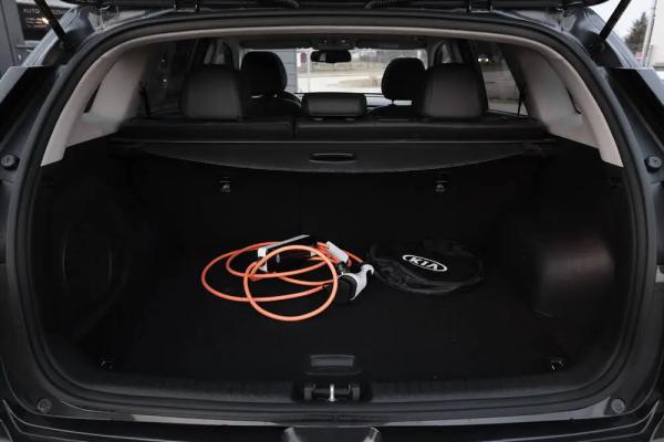 Pelēks Kia Niro 2020 Jelgava, ar dzinēja tilpumu 0.10 L un nobraukumu 35 tūkst. km par 23850 €, foto 2 vietnē AUTOMOTO.COM.LV