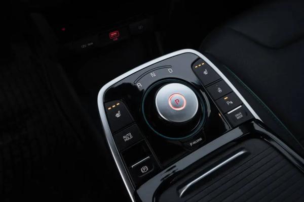 Pelēks Kia Niro 2020 Jelgava, ar dzinēja tilpumu 0.10 L un nobraukumu 35 tūkst. km par 23850 €, foto 6 vietnē AUTOMOTO.COM.LV