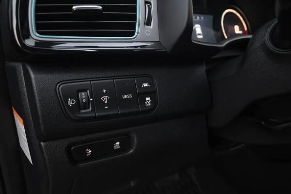 Pelēks Kia Niro 2020 Jelgava, ar dzinēja tilpumu 0.10 L un nobraukumu 35 tūkst. km par 23850 €, foto 8 vietnē AUTOMOTO.COM.LV