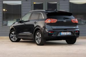 Grey Kia Niro 2020 in Jelgava, with an engine capacity of 0.10 L and mileage of 35 thousand km for 23850 €, photo 11 on AUTOMOTO.COM.LV