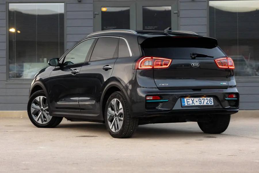 Grey Kia Niro 2020 in Jelgava, with an engine capacity of 0.10 L and mileage of 35 thousand km for 23850 €, photo 11 on AUTOMOTO.COM.LV