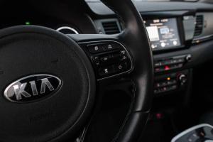 Grey Kia Niro 2020 in Jelgava, with an engine capacity of 0.10 L and mileage of 35 thousand km for 23850 €, photo 12 on AUTOMOTO.COM.LV
