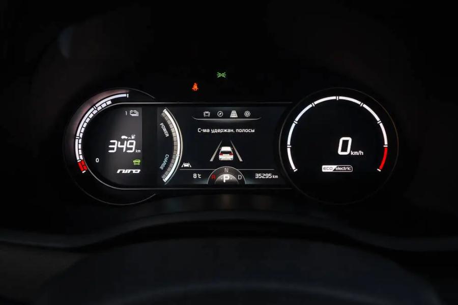 Grey Kia Niro 2020 in Jelgava, with an engine capacity of 0.10 L and mileage of 35 thousand km for 23850 €, photo 13 on AUTOMOTO.COM.LV