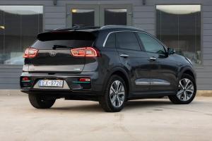 Grey Kia Niro 2020 in Jelgava, with an engine capacity of 0.10 L and mileage of 35 thousand km for 23850 €, photo 15 on AUTOMOTO.COM.LV