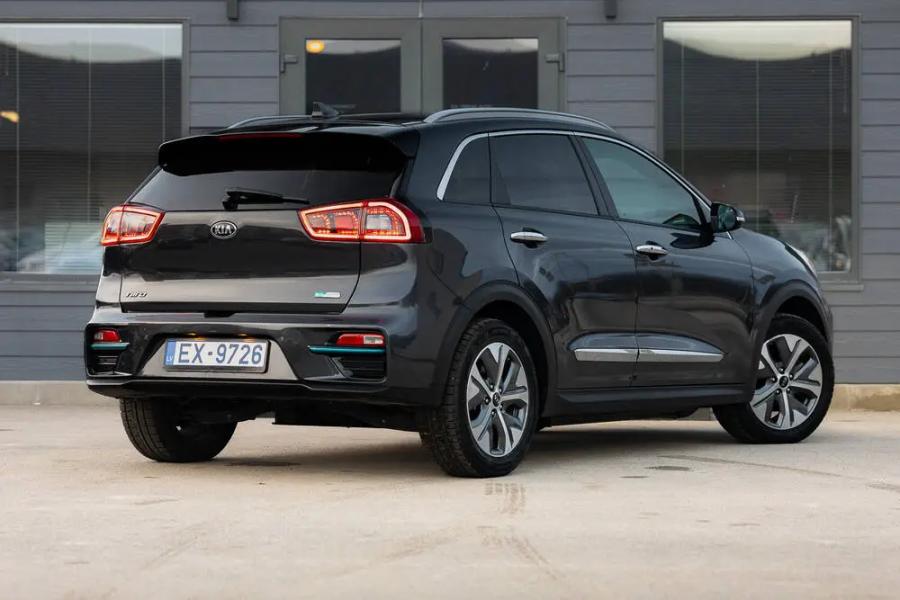 Grey Kia Niro 2020 in Jelgava, with an engine capacity of 0.10 L and mileage of 35 thousand km for 23850 €, photo 15 on AUTOMOTO.COM.LV