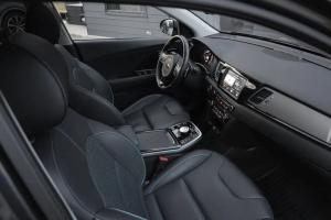 Grey Kia Niro 2020 in Jelgava, with an engine capacity of 0.10 L and mileage of 35 thousand km for 23850 €, photo 18 on AUTOMOTO.COM.LV