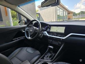 Pelēks Kia Niro 2020 Tauragė, ar dzinēja tilpumu 1.59 L un nobraukumu 196 tūkst. km par 14000 €, foto 24 vietnē AUTOMOTO.COM.LV