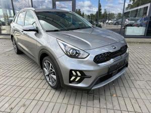 Grey Kia Niro 2020 in Kaunas, with an engine capacity of 1.59 L and mileage of 232 thousand km for 12900 €, photo 3 on AUTOMOTO.COM.LV