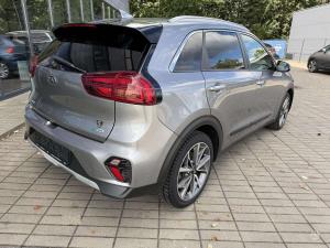 Grey Kia Niro 2020 in Kaunas, with an engine capacity of 1.59 L and mileage of 232 thousand km for 12900 €, photo 4 on AUTOMOTO.COM.LV